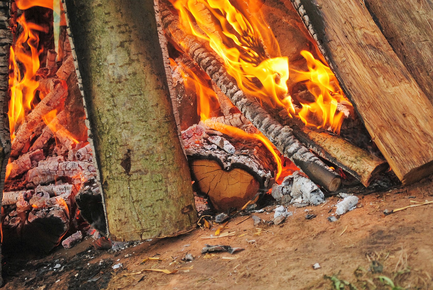 Hutte de Sudation / Sweatlodge - Inipi - Temazcal (rituel chamanique)